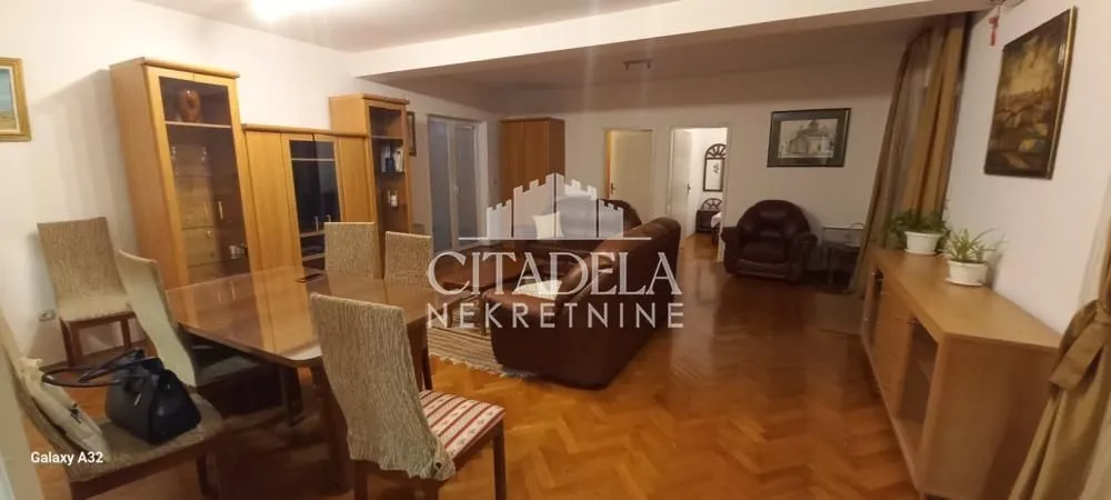 Izdavanje, trosoban stan, 81m2, Dedinje, Beograd