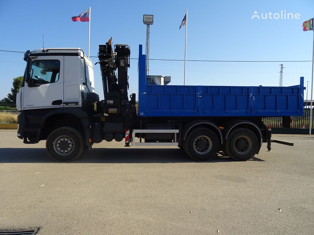 Mercedes-Benz AROCS 3333 kamion s ravnom platformom