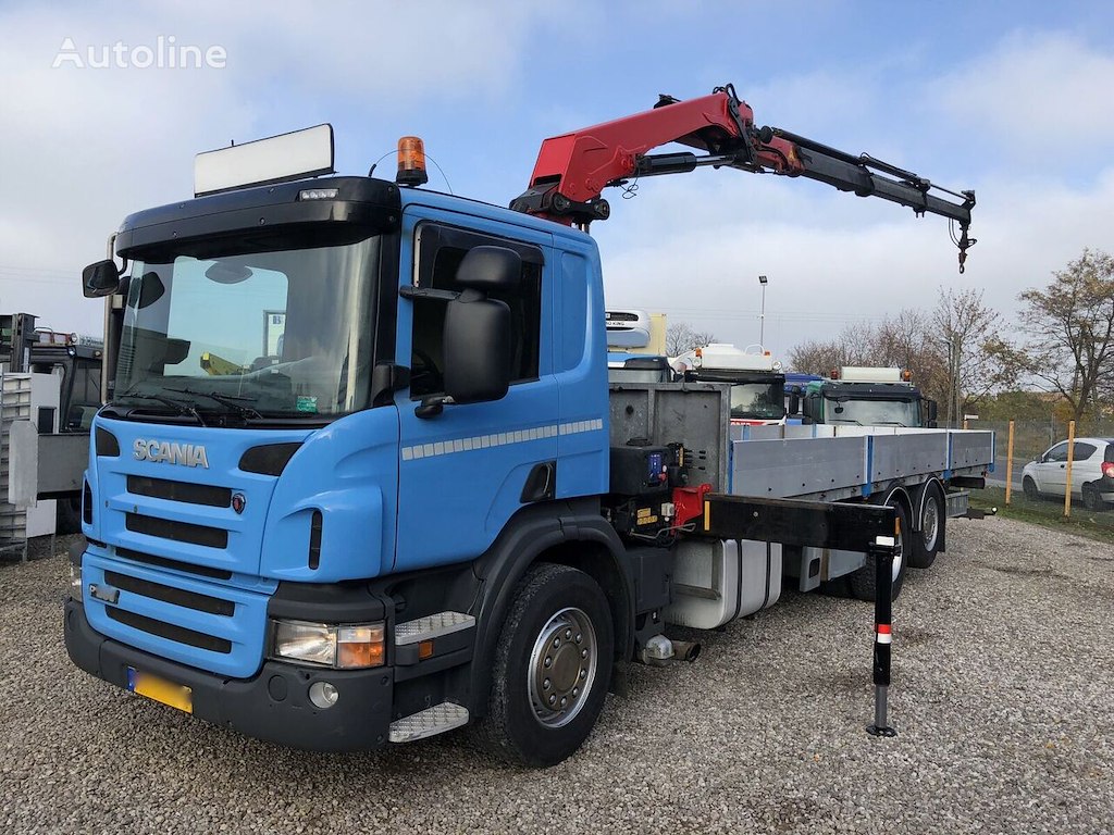 Scania P 320 HMF 1720 K 3 kamion s ravnom platformom