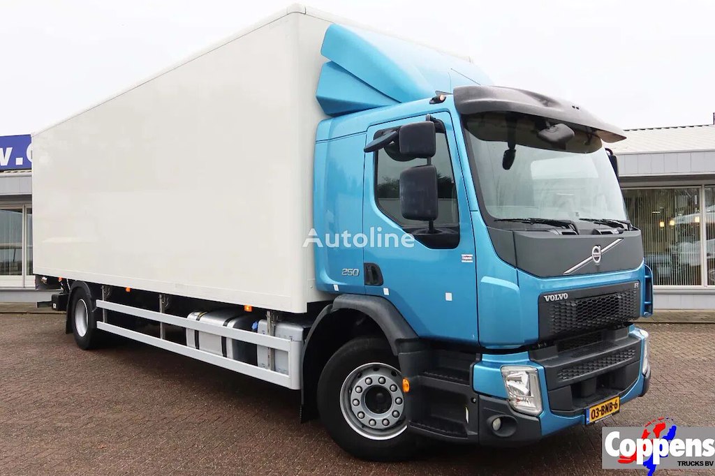 Volvo FE 250 Bakwagen + Dhollandia klep 2500 KG. 49.000 KM!! kamion furgon