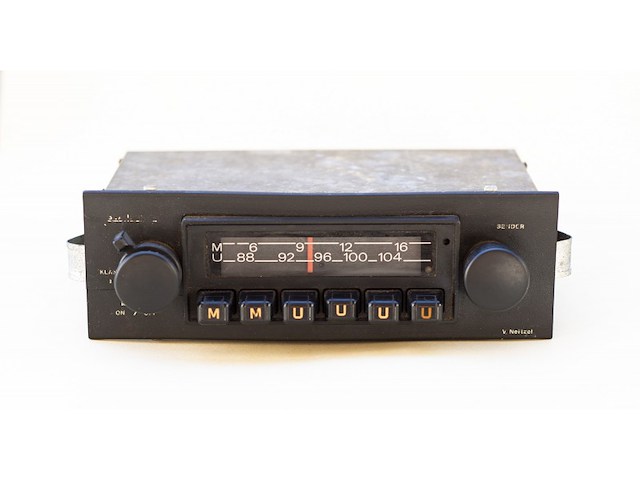 Auto radio GRUNDING 1979g. potpuno ispravan