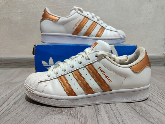 Adidas superstar 40