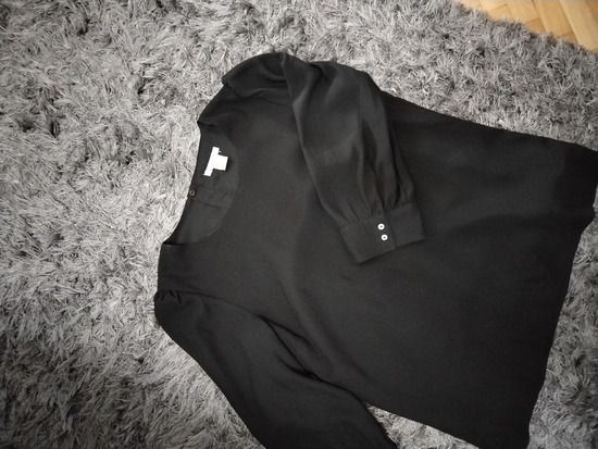 Crna H&M košulja