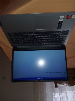 Prodajem laptop