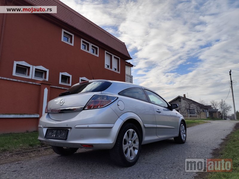 Opel Astra H 1,4 GTC Opis