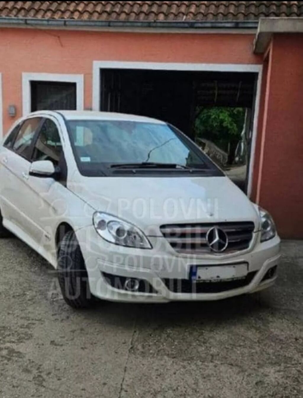 Mercedes-Benz B 180: 1.9 l | 2011 г. Hečbek