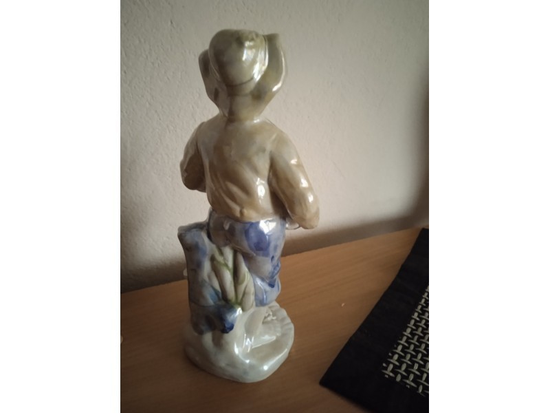 PORCELANCKA FIGURA