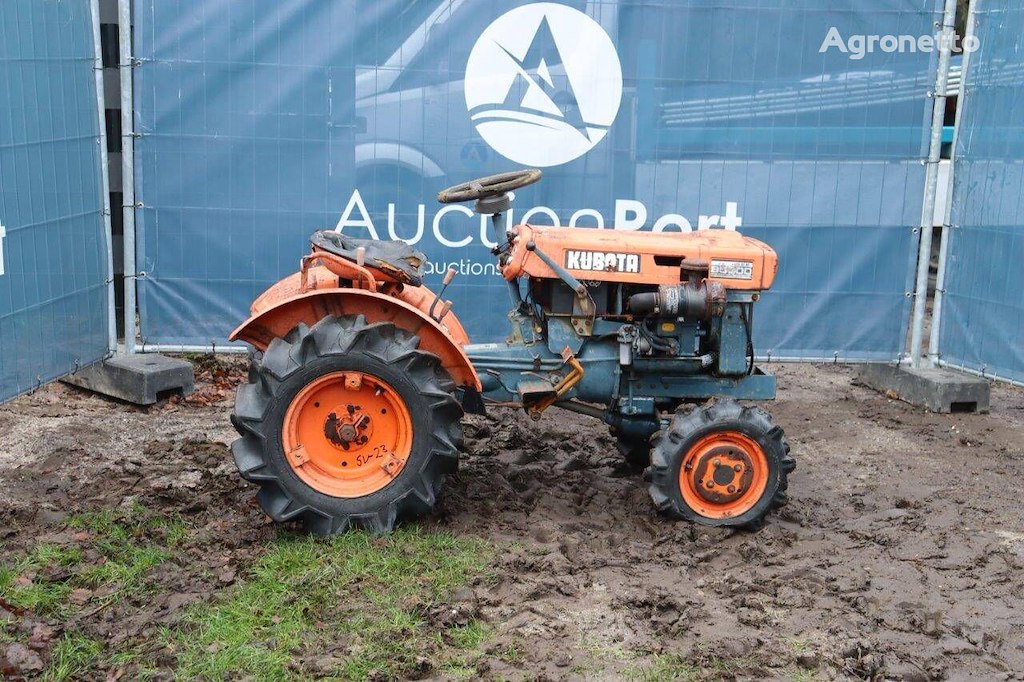 Prodaje se Kubota B6000 traktor točkaš na aukciji