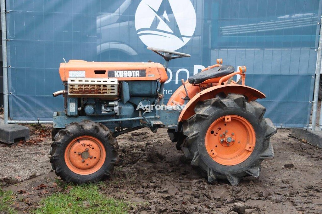 Prodaje se Kubota B7000 traktor točkaš na aukciji