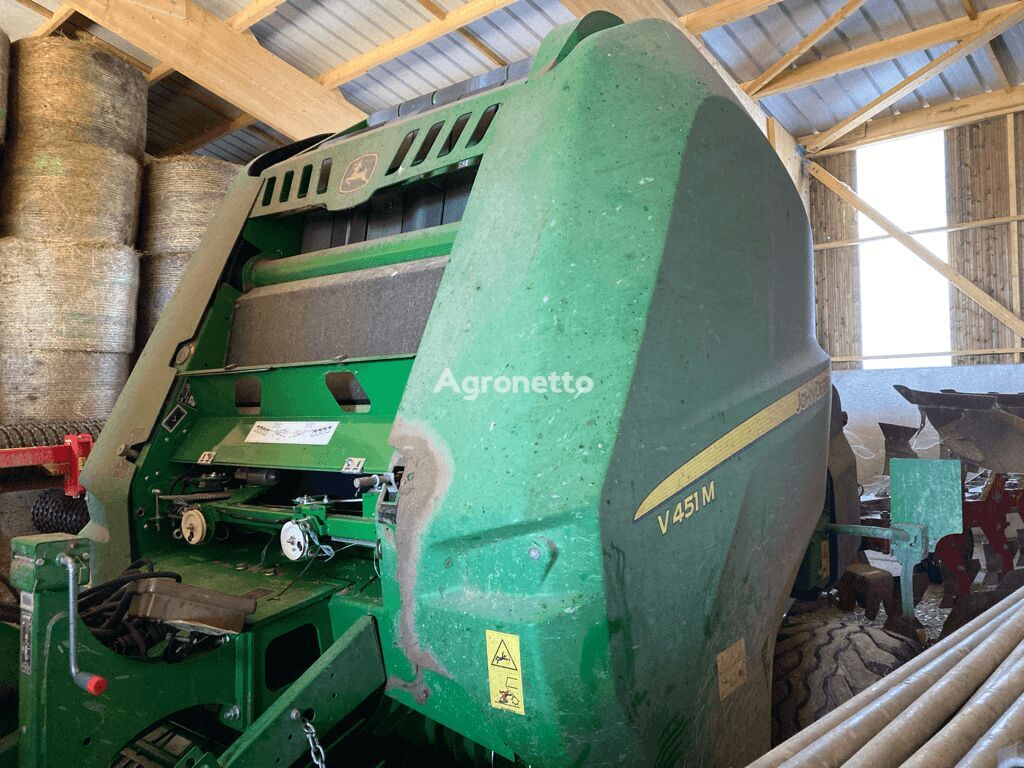 John Deere V451M balirka za okrugle bale