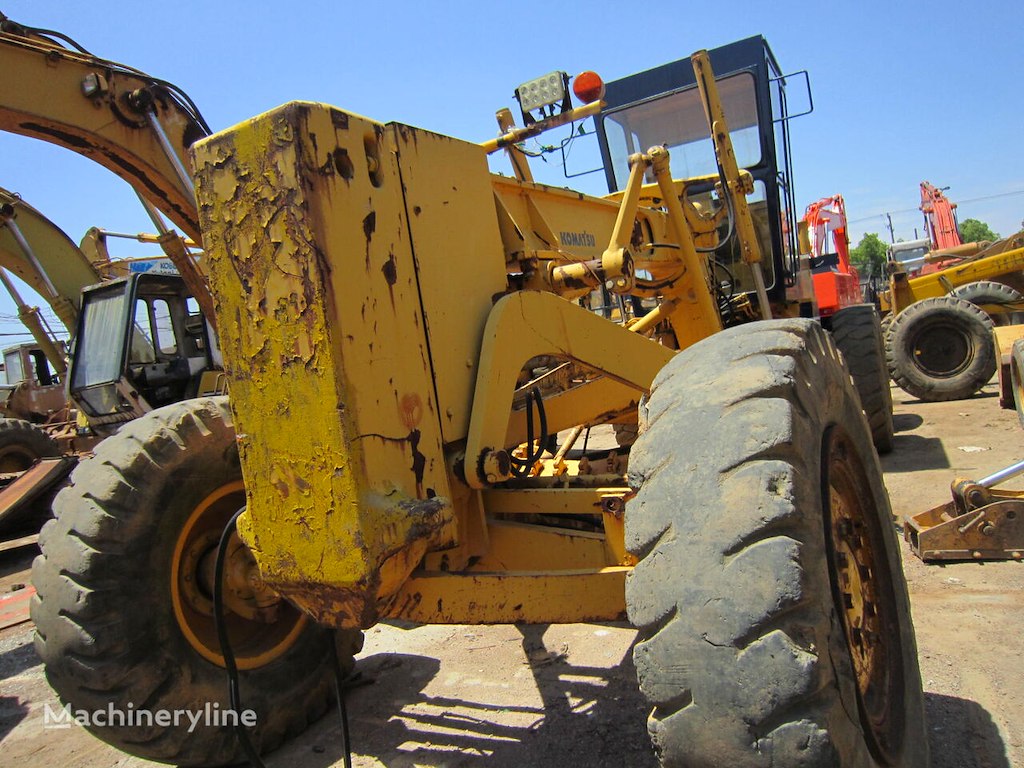 Komatsu GD623 grejder