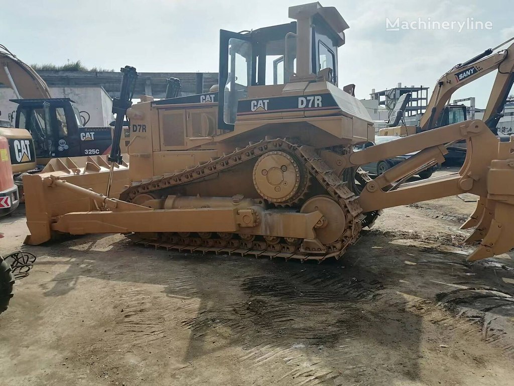 Caterpillar D7R buldožer