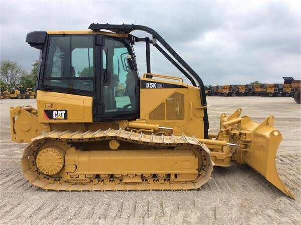 Caterpillar D5K D5H D5G D5N D5M D6M D6N buldožer