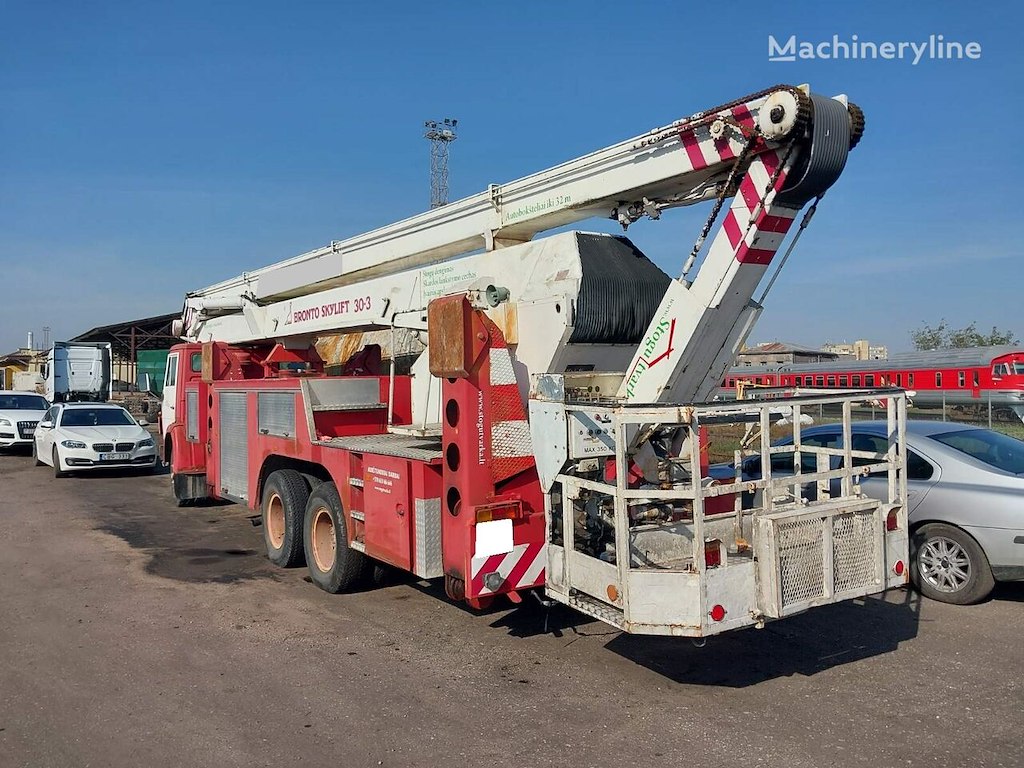 KamAZ 53213 auto dizalica s korpom