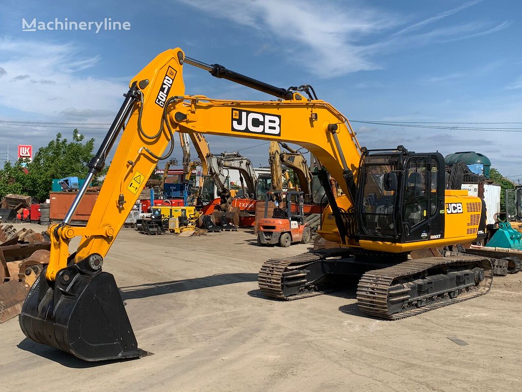 Novi JCB 215LC bager guseničar