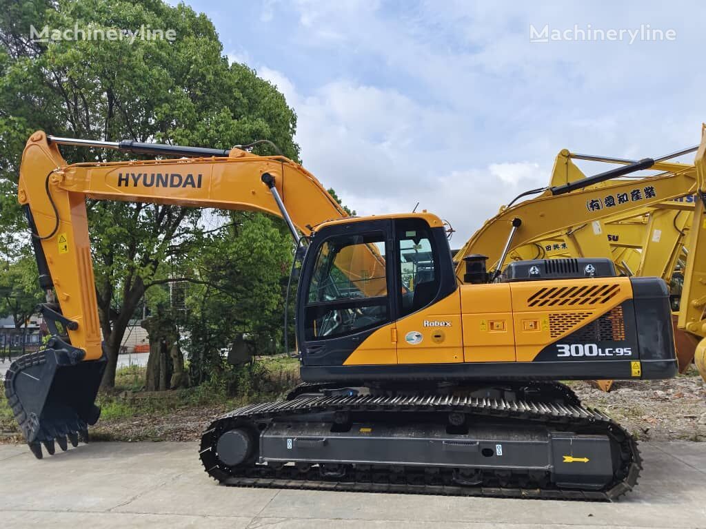 Hyundai R300 bager guseničar