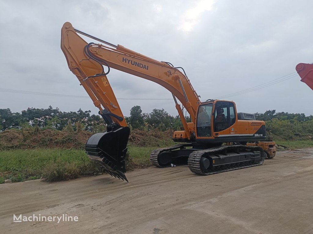 Hyundai R300LC bager guseničar