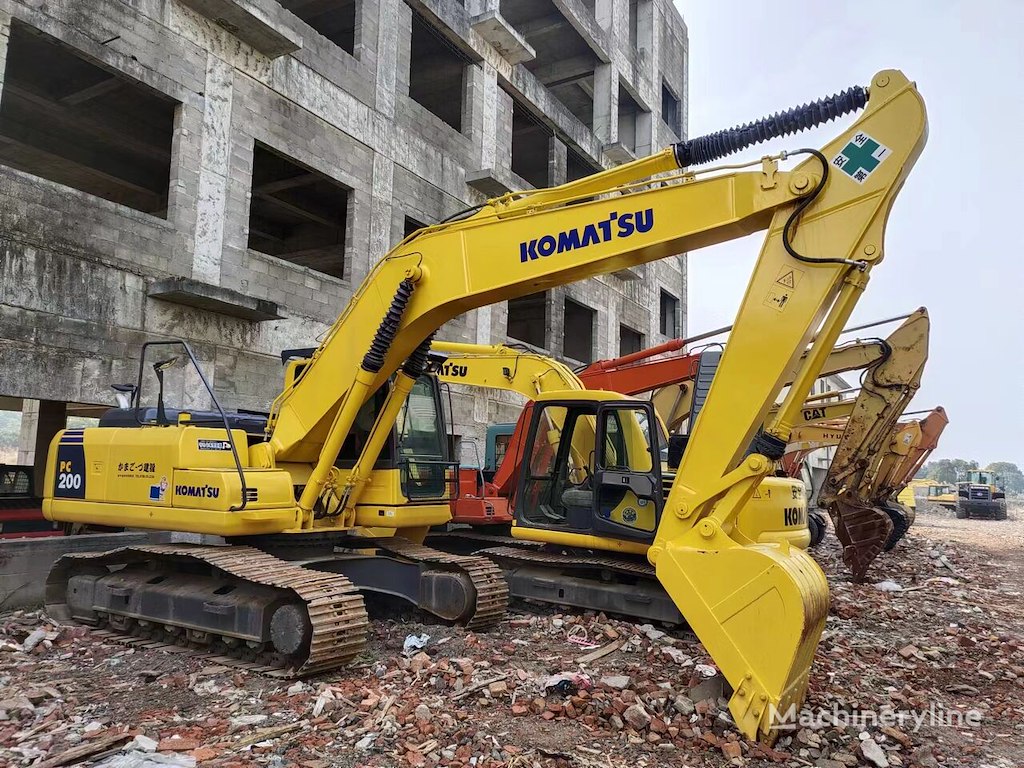 Komatsu PC200-8 bager guseničar