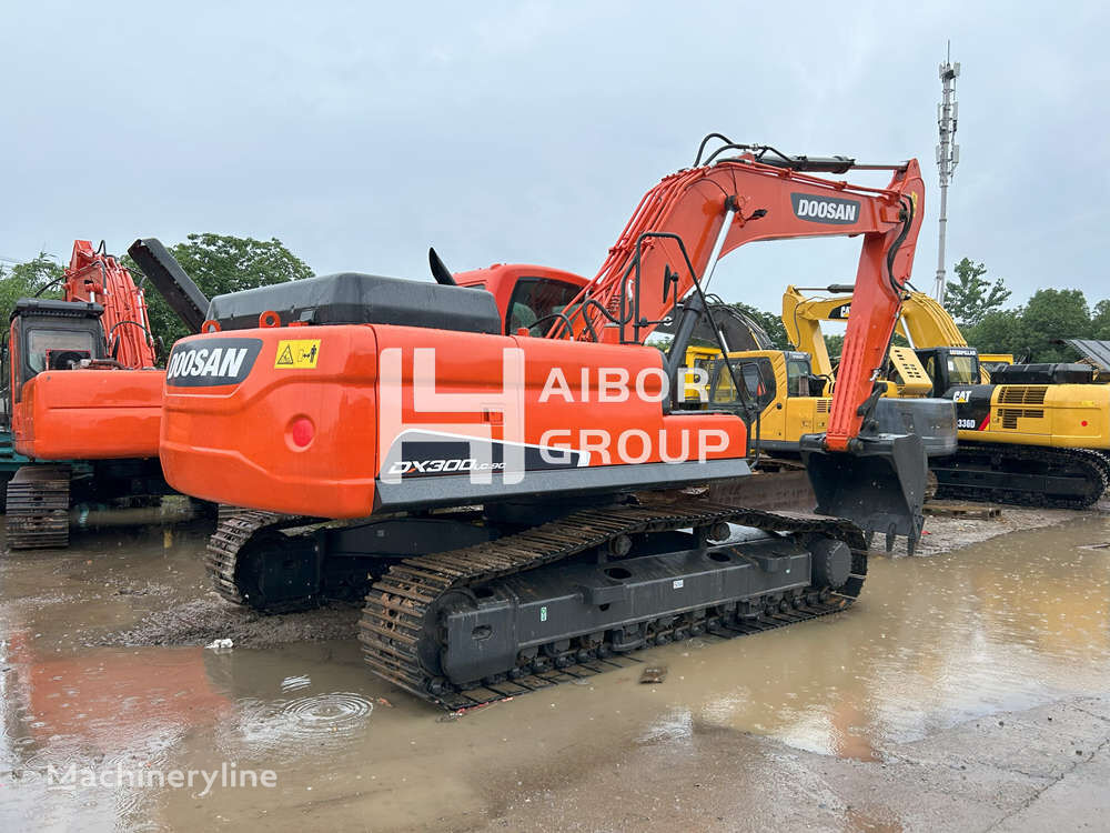 Doosan DX300LC bager guseničar