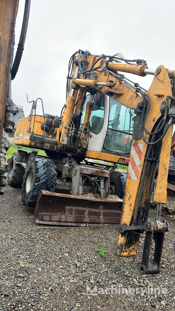 Liebherr A900 bager točkaš