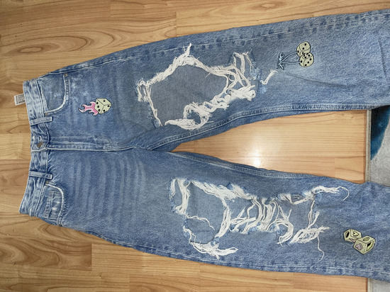 Bershka iscepane farmerice 36