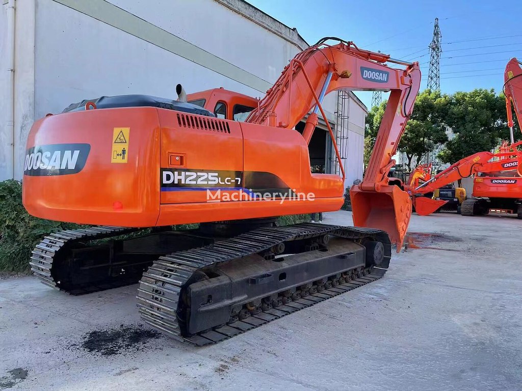 Doosan DH225LC bager guseničar