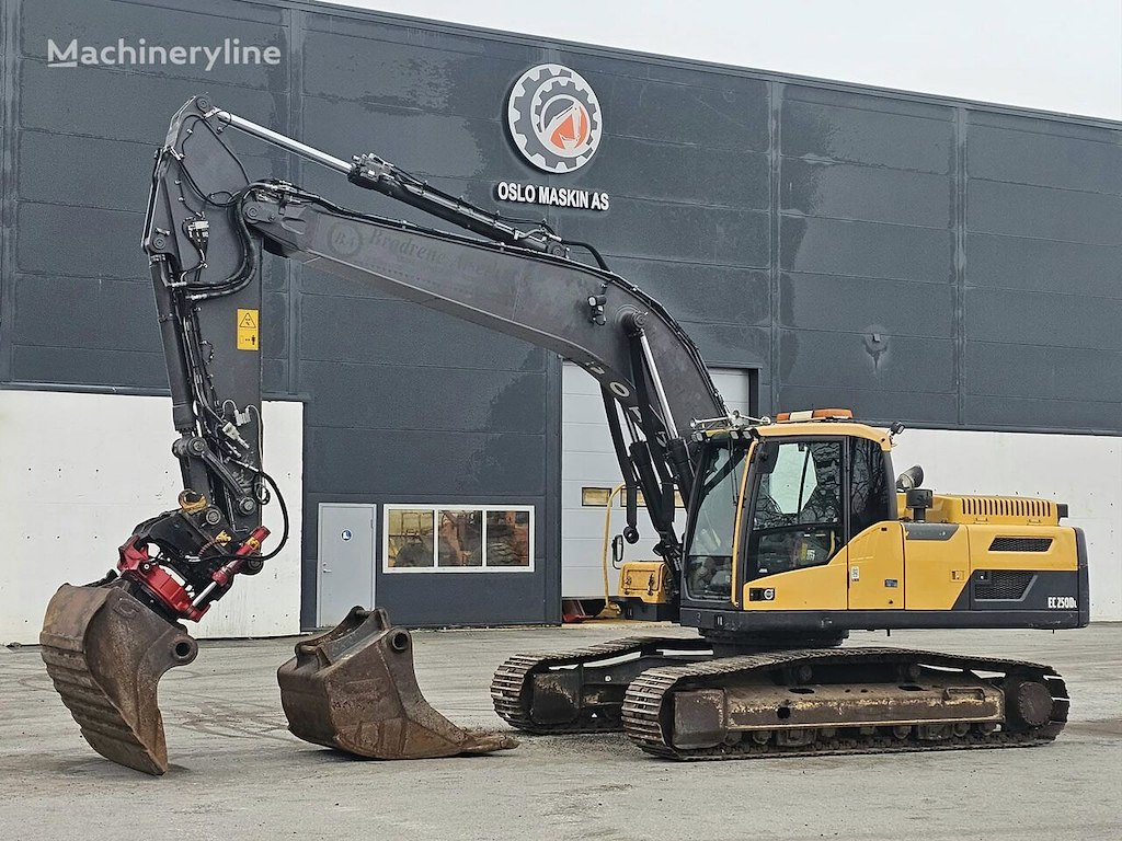 Volvo EC250 DL bager guseničar