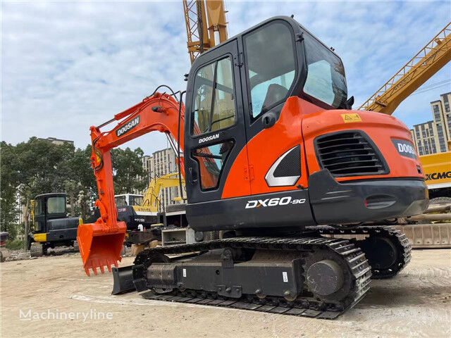 Doosan DX60 bager guseničar