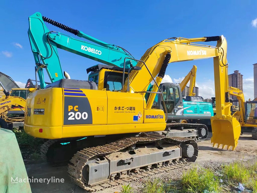 Komatsu PC200-8 bager guseničar