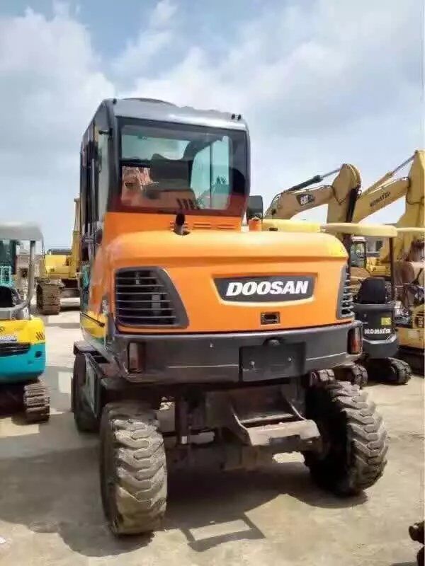 Doosan DX60 wheel excavator bager točkaš