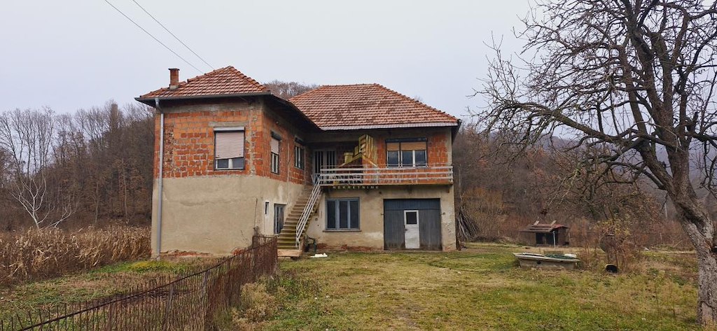 Prodaja kuće na 4 km od Jagodine – Fenomenalan plac, izuzetan potencijal!