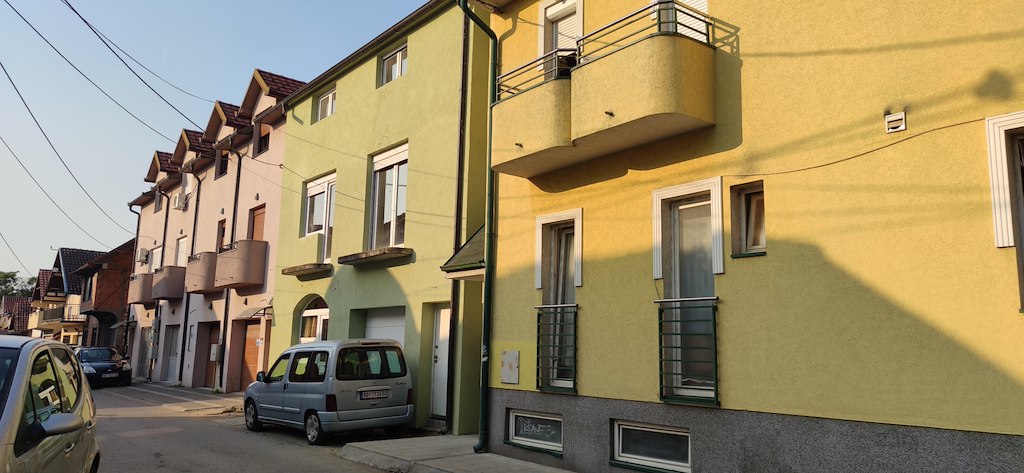 Batajnica UKNJIŽEN duplex u izgradnji, na odličnoj lokaciji pored OŠ i Maxija