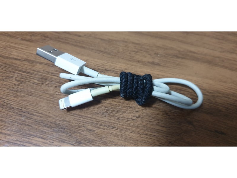 USB kabl sa Lightning konektorom