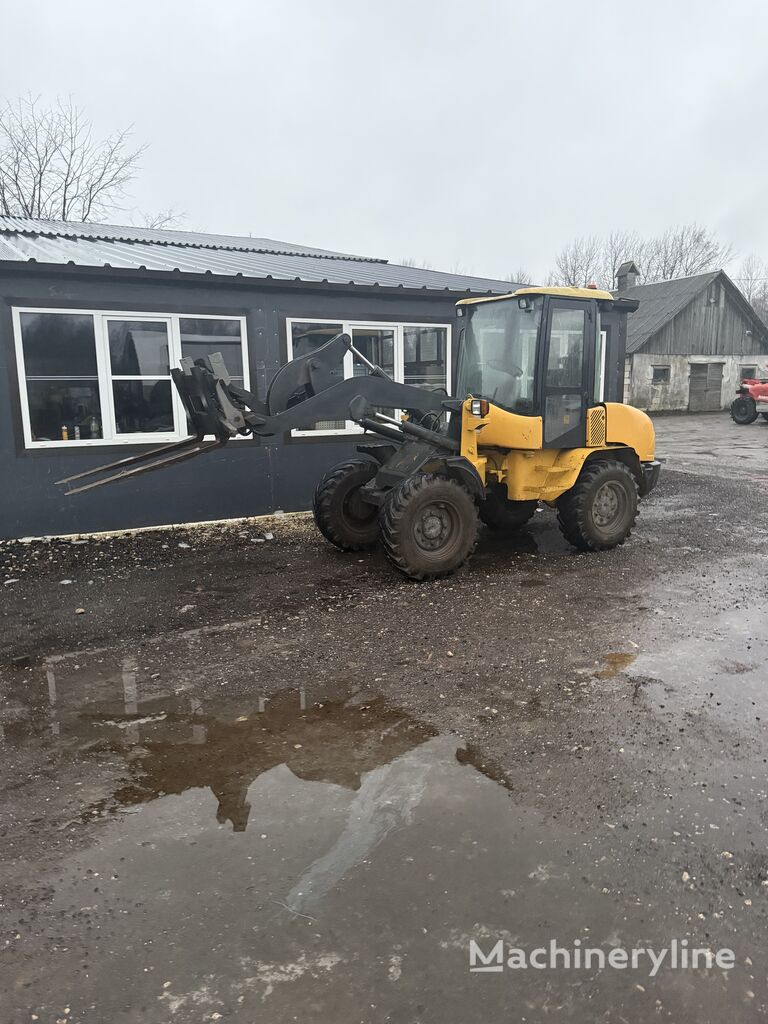 Volvo L32 multifunkcionalni utovarivač