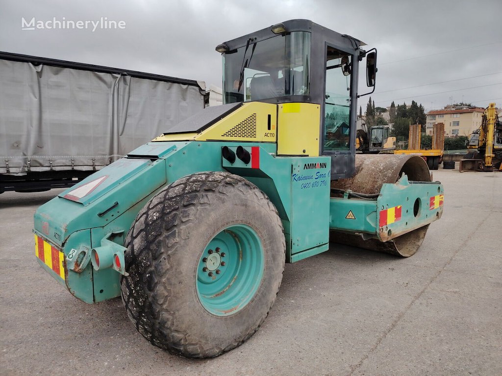 Ammann AC110 kompaktor s jednim valjkom