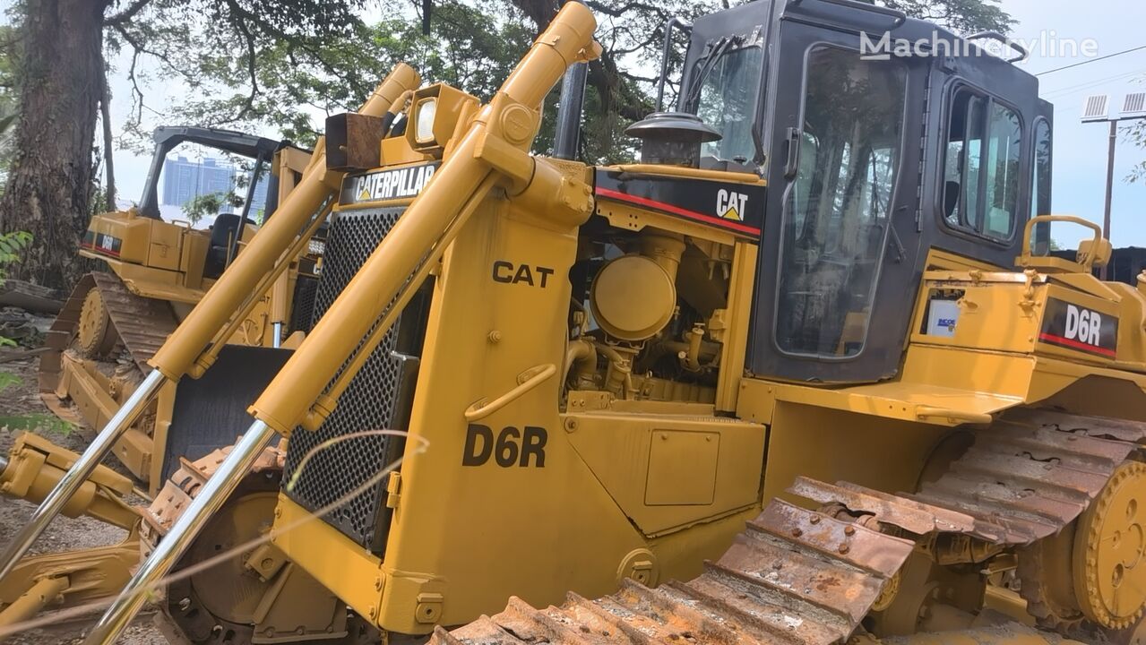 Caterpillar D6R buldožer