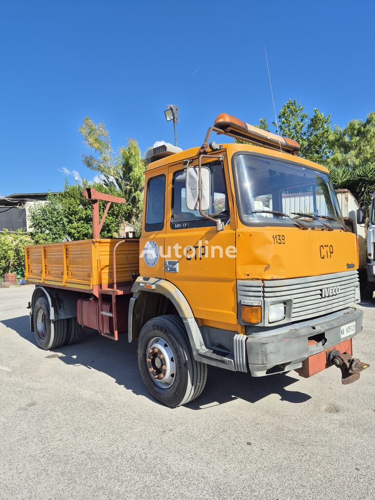 IVECO 145.17 kamion s ravnom platformom