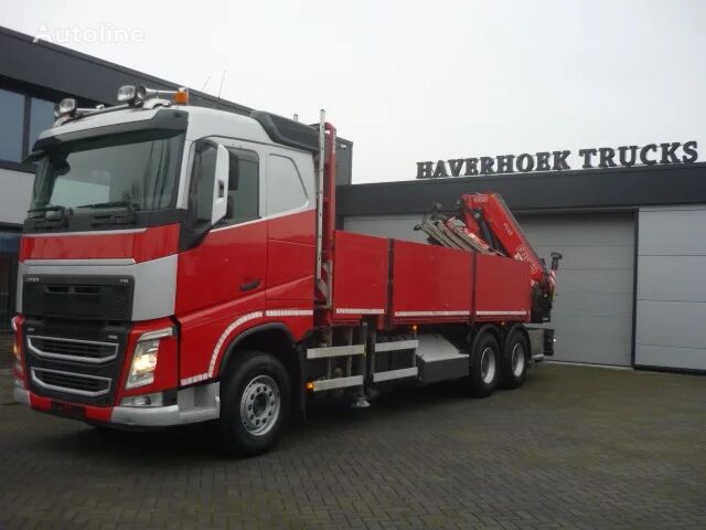 Volvo FH 460 6x4 Fassi F455 -6 kamion s ravnom platformom