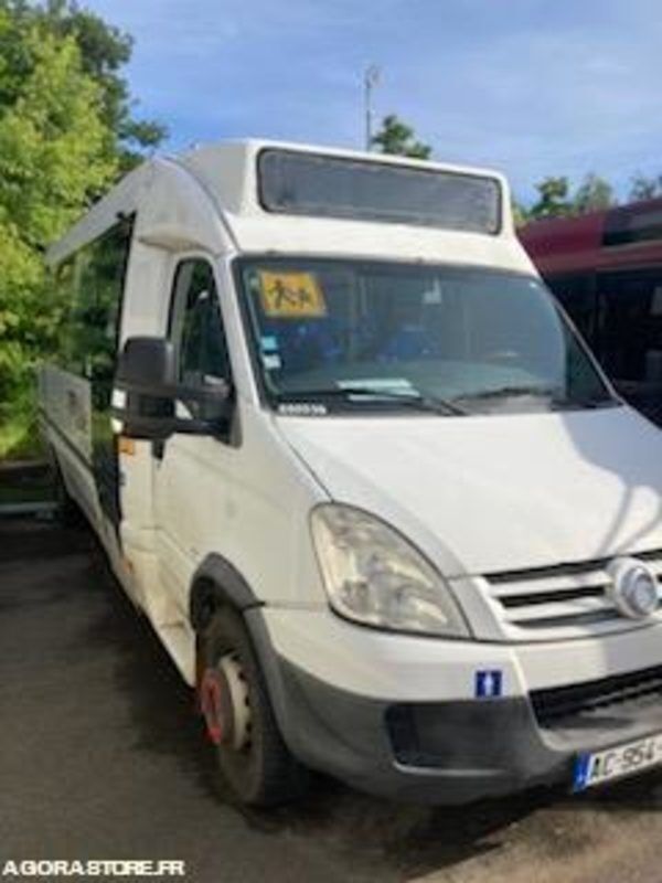 Prodaje se IVECO DAILY prigradski autobus na aukciji