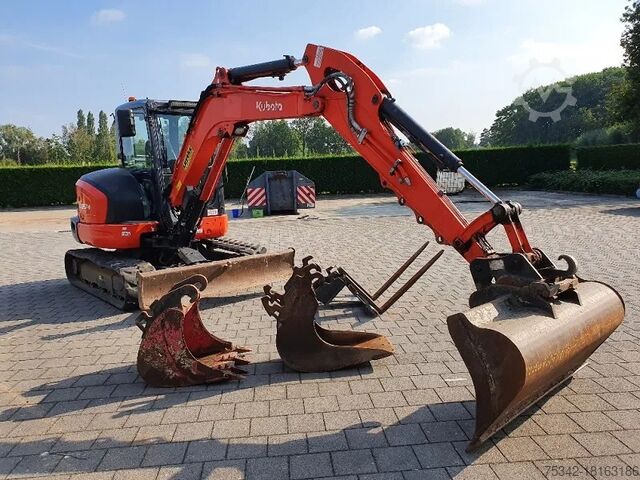 Mini bageri
Kubota KX057-4