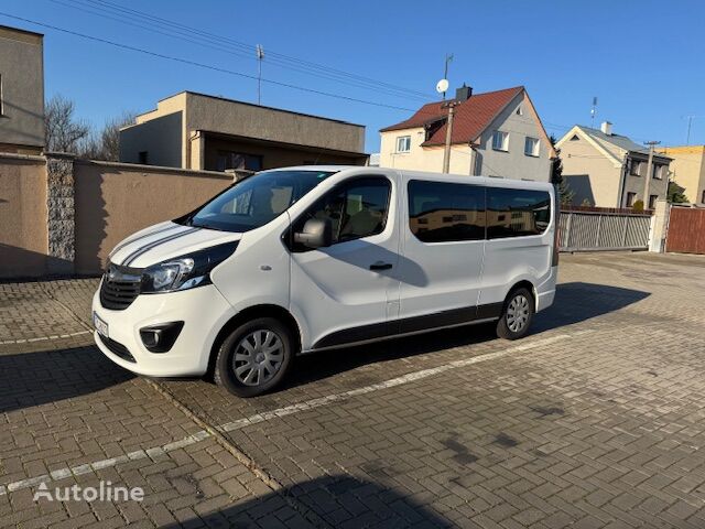 Opel Vivaro putnički minibus