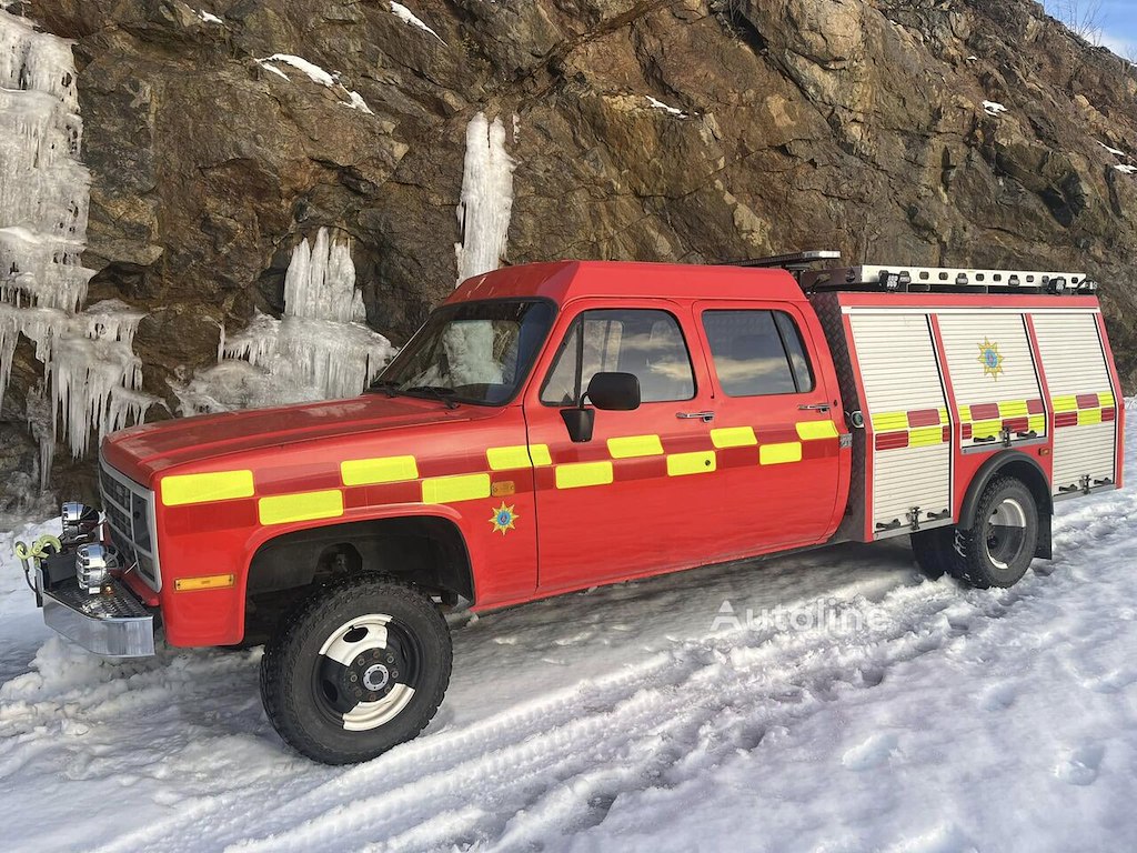 Chevrolet CV30943 4x4 - fire engine / rescuecar vatrogasno vozilo