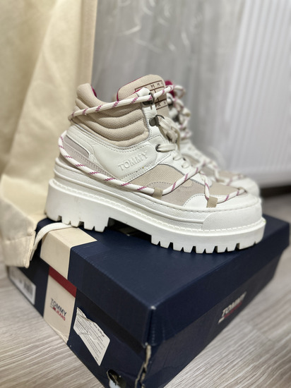 Snizene 7000**Tommy Hilfiger cizme