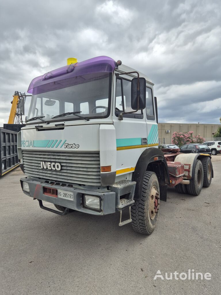 IVECO 330.36 tegljač