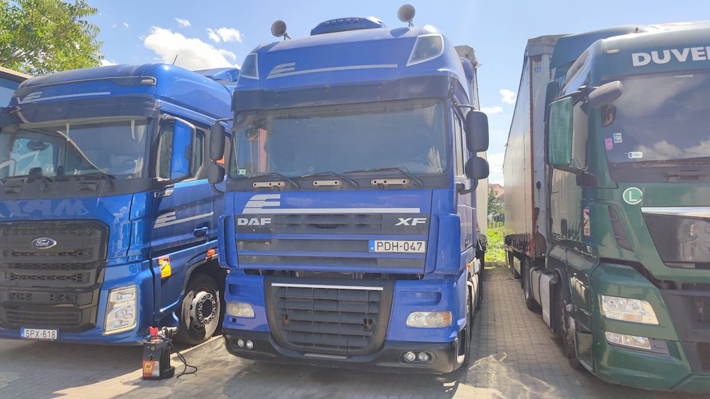 DAF XF 105.460 Lowdeck MEGA tegljač