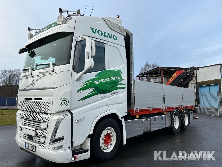 Prodaje se Volvo FH 64 R kamion s ravnom platformom na aukciji