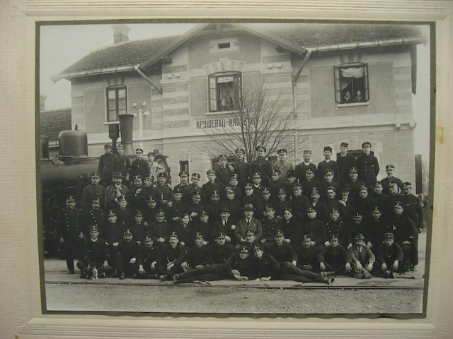 KRUSEVAC ZELEZNICKA STANICA - velika kartonska fotograf