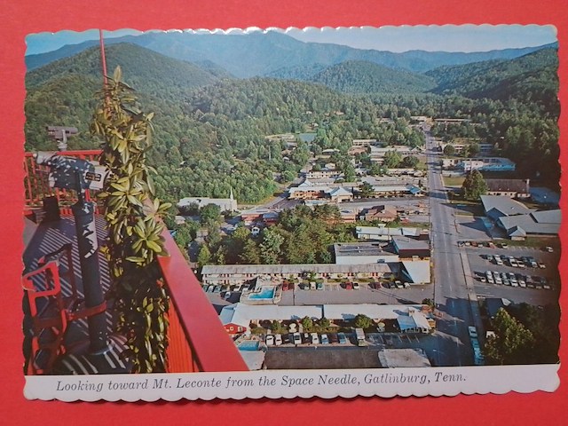 GATLINBURG,TENNESSEE -POST CARD (625)