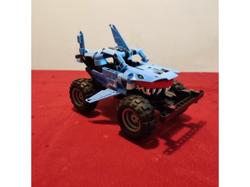 Lego Technic džip ajkula