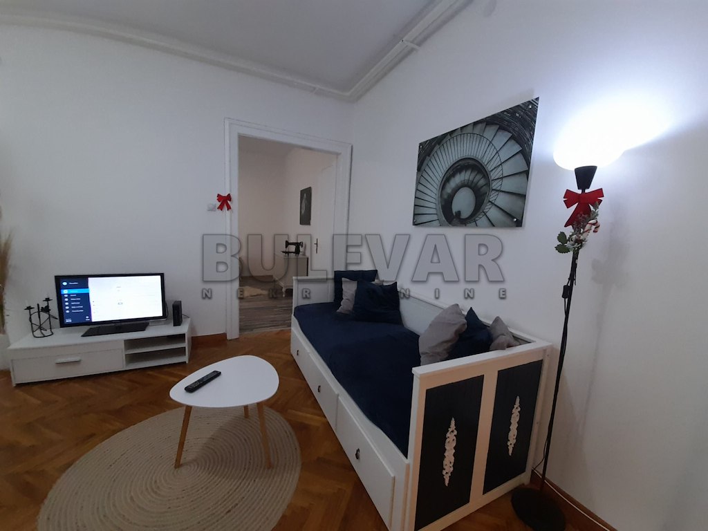 Jednosoban stan, 50 m2, Centar, Strahinjića Bana ID: i-013079